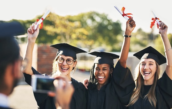 What to Wear to a Graduation Party: Read More