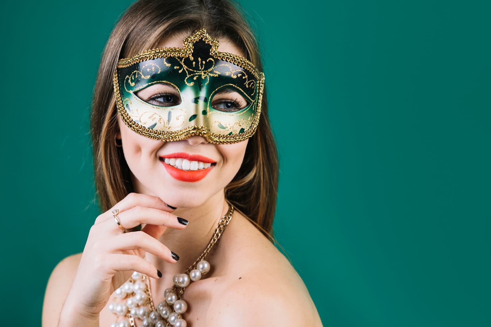 What is a Masquerade Party: A Guide